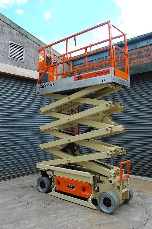 Plataformas Tesoura | JLG 2630 ES | Locação | Locação de Plataformas ...